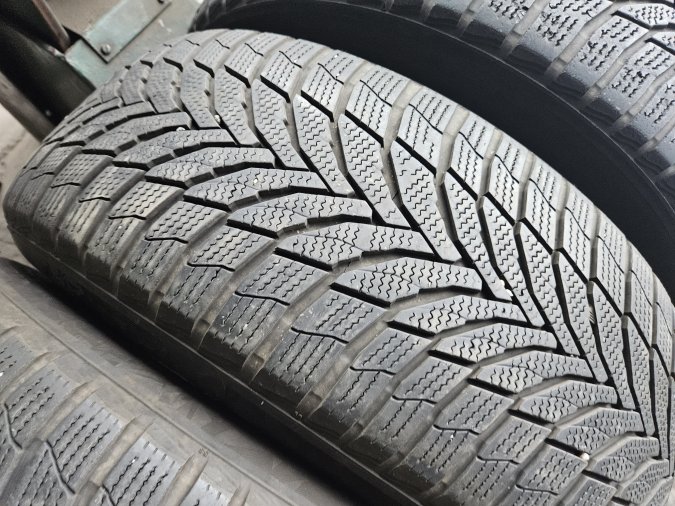 255/60 R18 Nexen