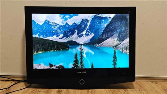 Samsung 32"81cm lcd kao nov garancija