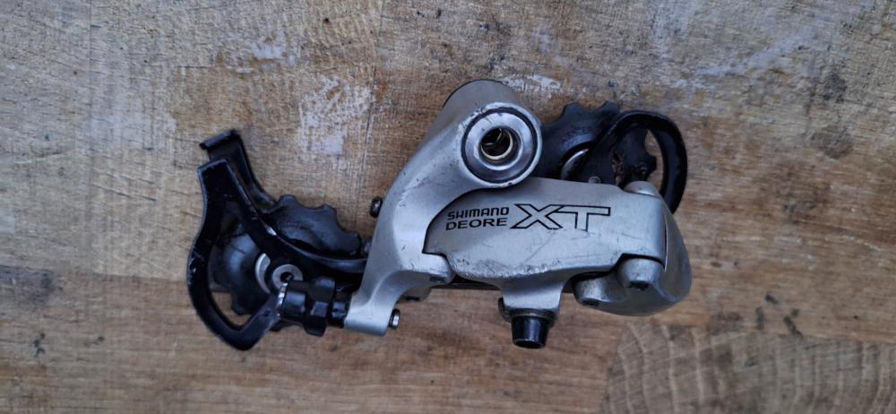 Zadnji menjač Shimano Deore XT RD-M750