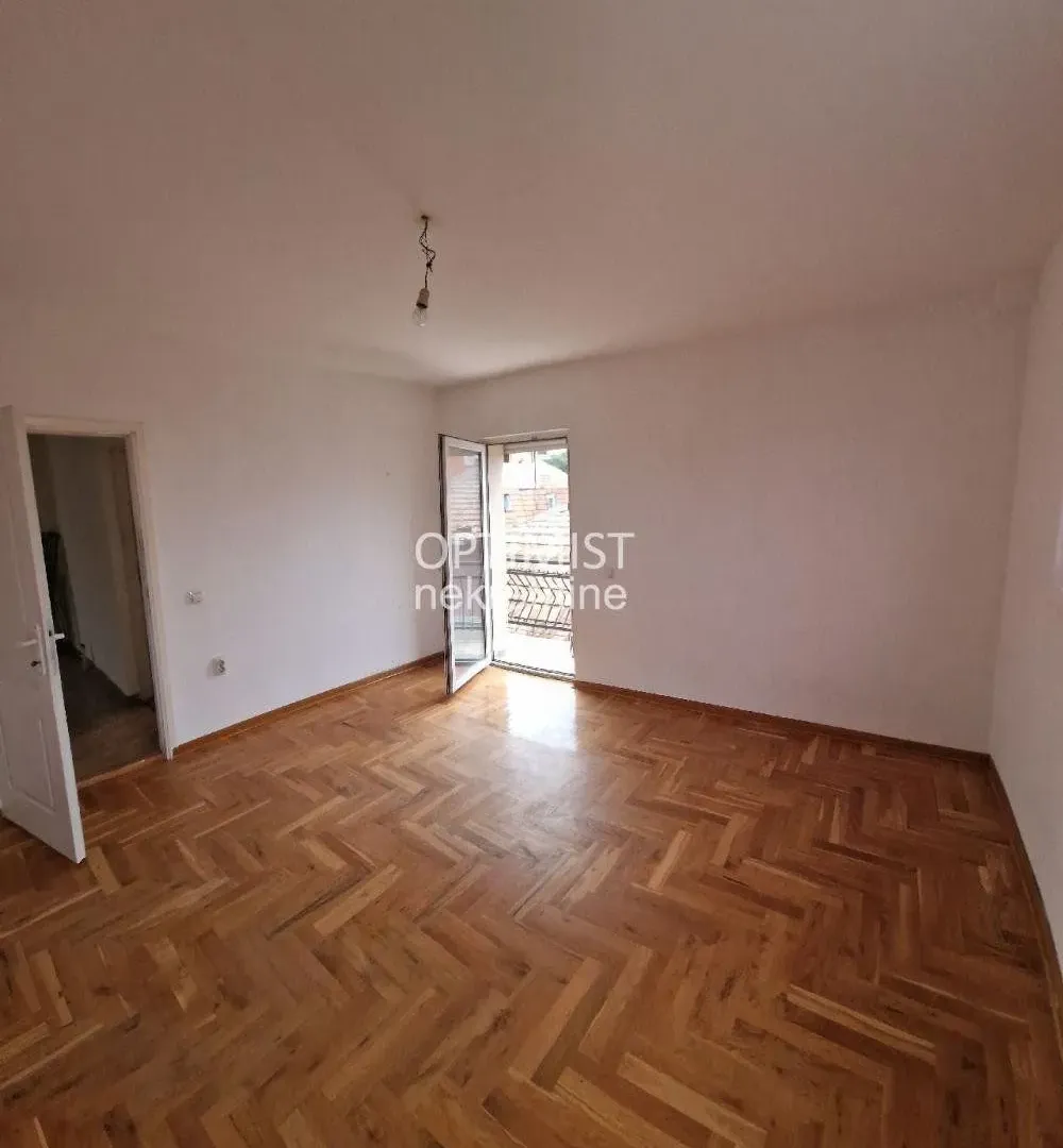 Prodaja, četvorosoban stan, 62m2, Đeram Pijaca, Beograd