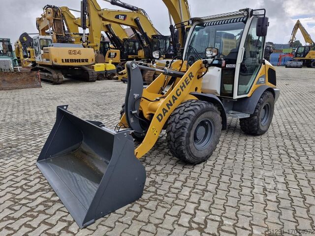 Utovarivač točkova
Liebherr L506 Compact G8.0-D