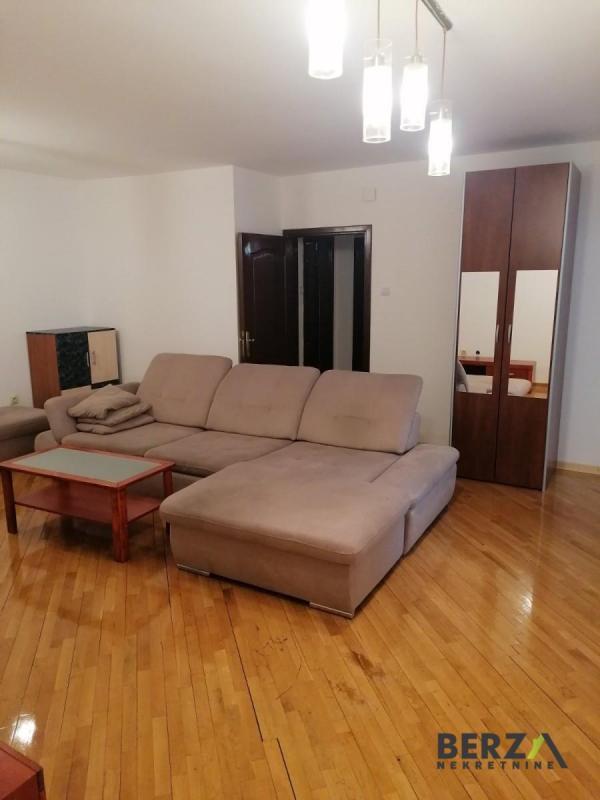 Trosoban stan za izdavanje, 70m2, 500€