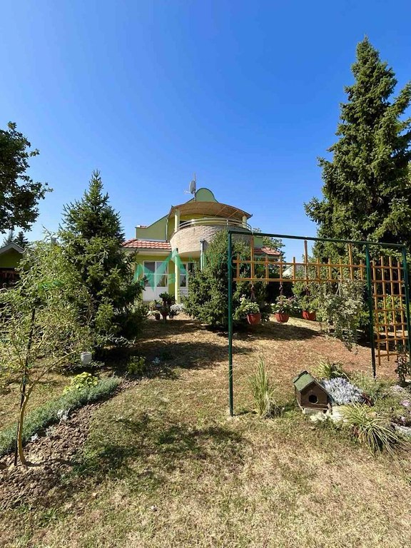 Kuća na prodaju, 161m2, 330.000€