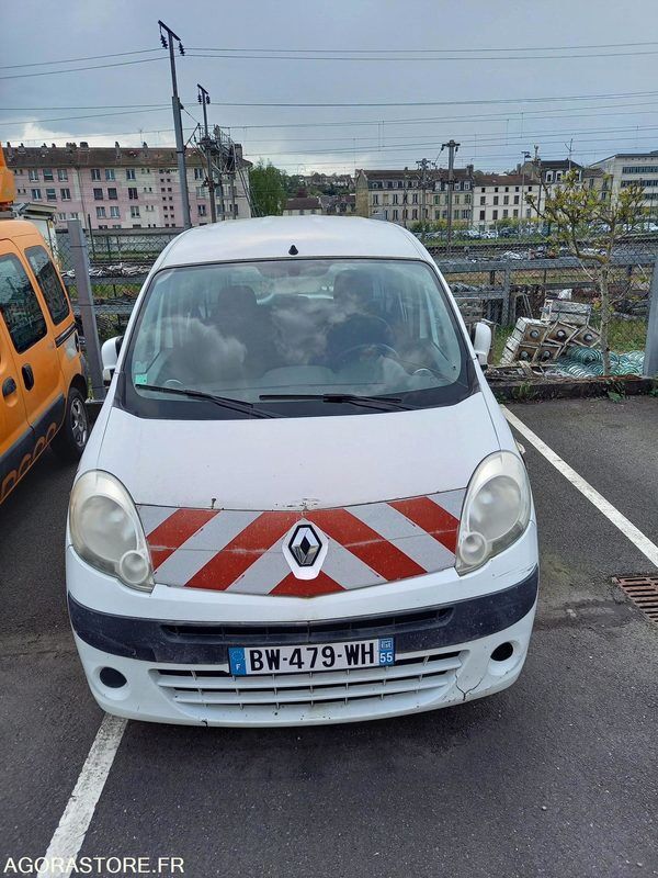 Prodaje se Renault KANGOO laki furgon na aukciji