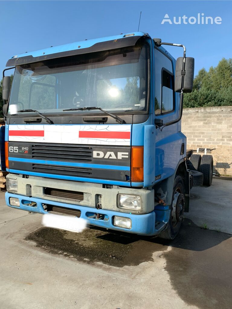 DAF 65 240 ATi kamion s ravnom platformom