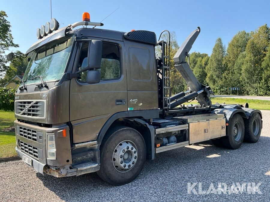 Prodaje se Volvo FM 440 rol kiper sa kukom na aukciji