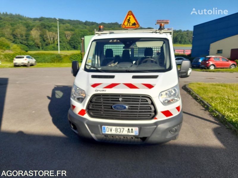 Prodaje se Ford Transit kamion s ravnom platformom < 3.5t na aukciji