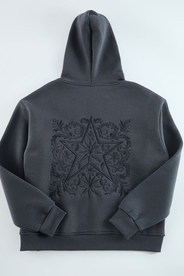 Trendyol Anthracite Oversize/Wide Cut Sweatshirt with Embroidery Detail on the Back