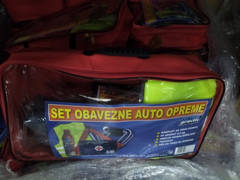 Obavezna oprema za auto kola automobile set