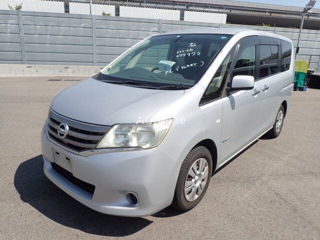 Nissan SERENA minivan