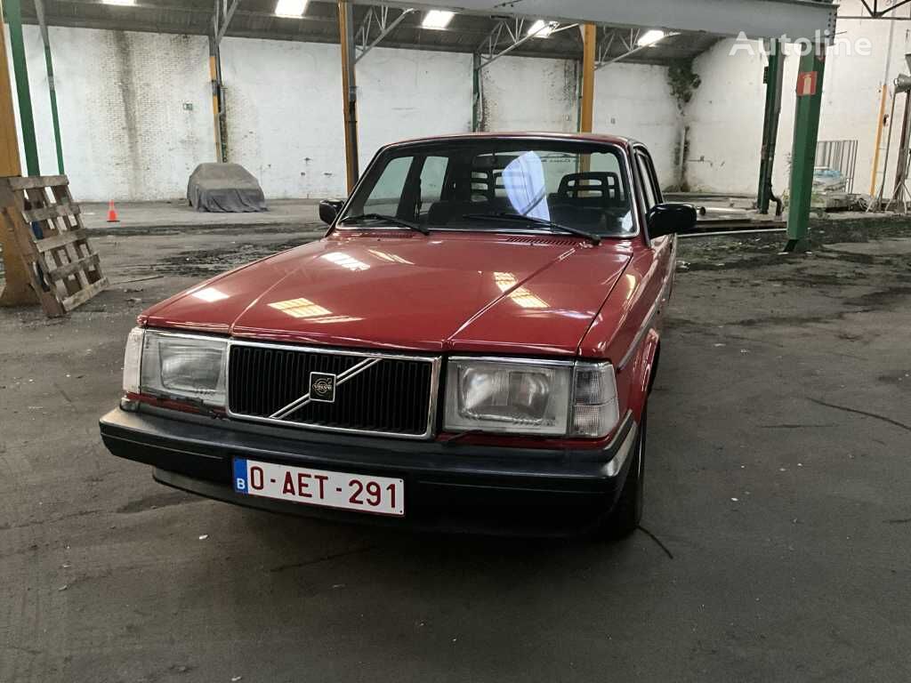 Prodaje se Volvo 240DL sedan na aukciji