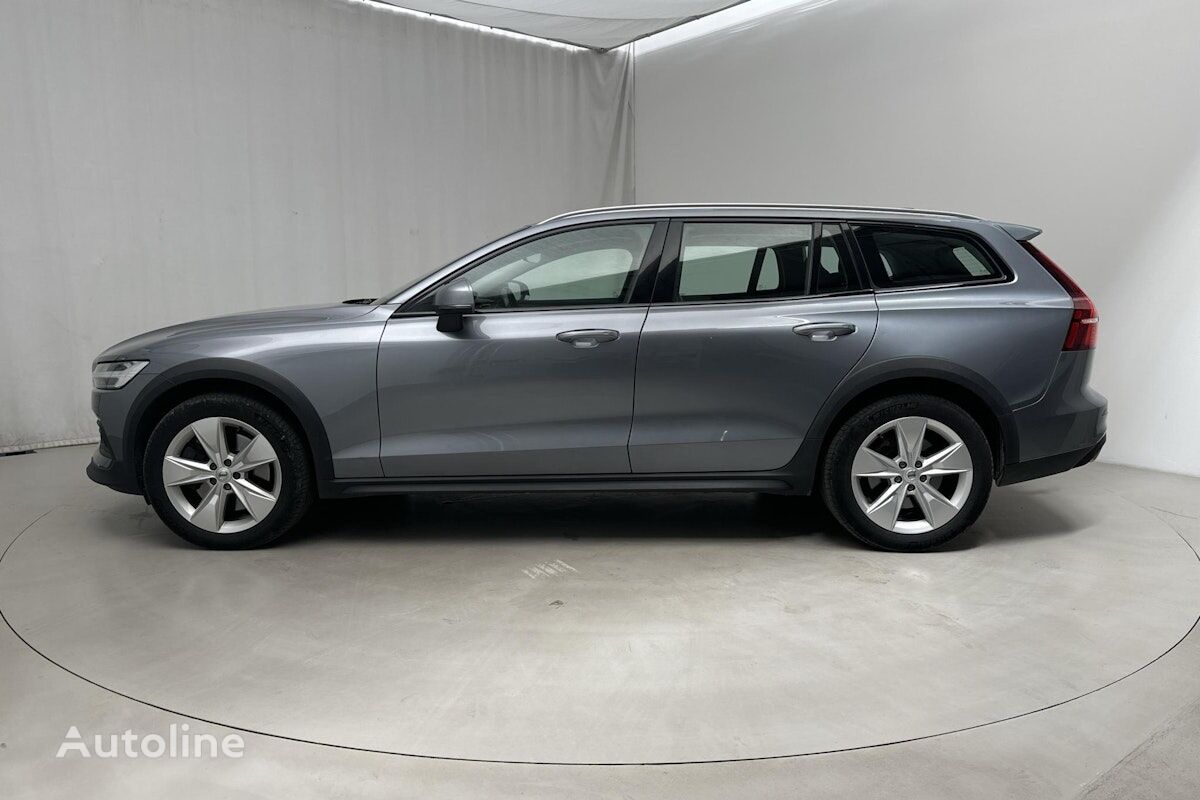 Prodaje se Volvo V60 Cross Country karavan na aukciji