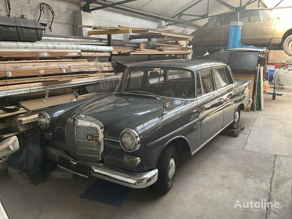 Prodaje se Mercedes-Benz 200D sedan na aukciji