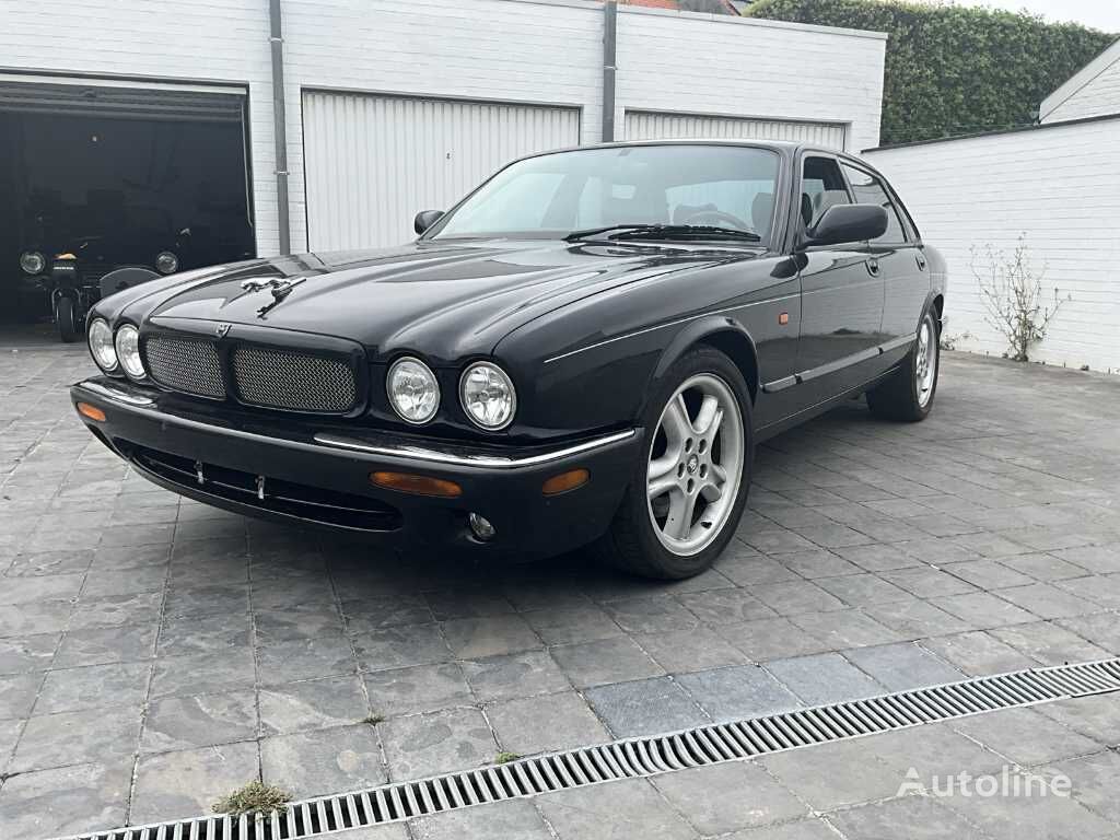 Prodaje se Jaguar XJR 4.0 sedan na aukciji