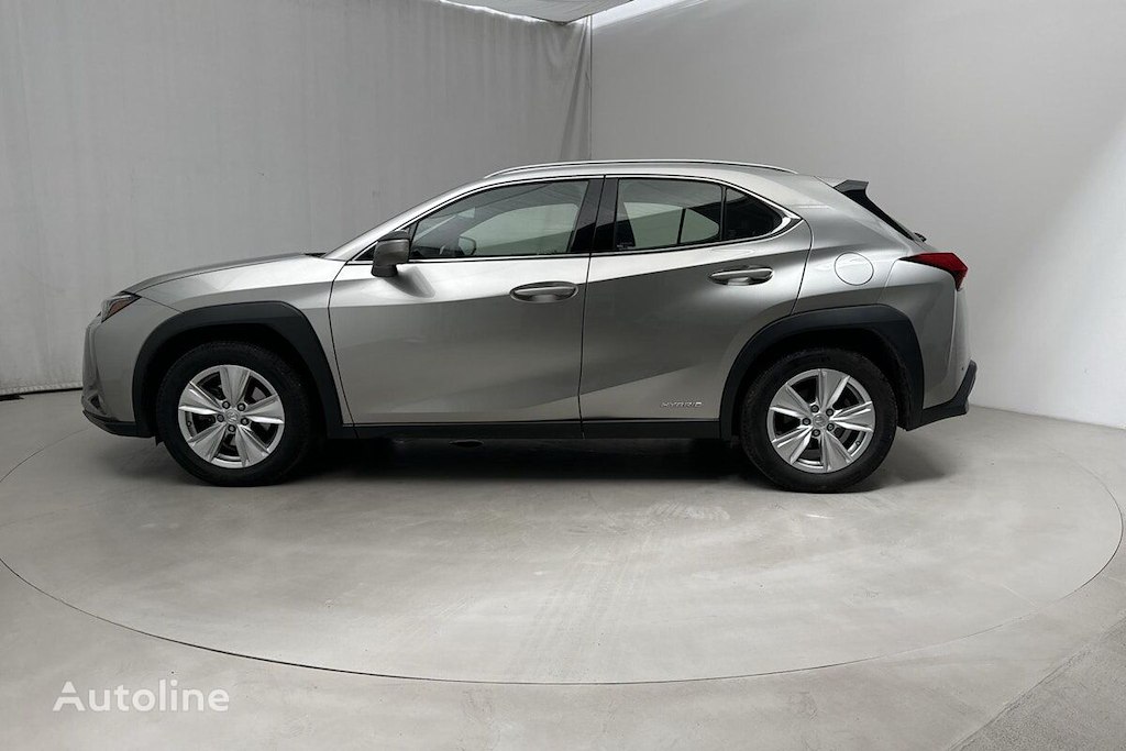 Prodaje se Lexus UX krosover na aukciji