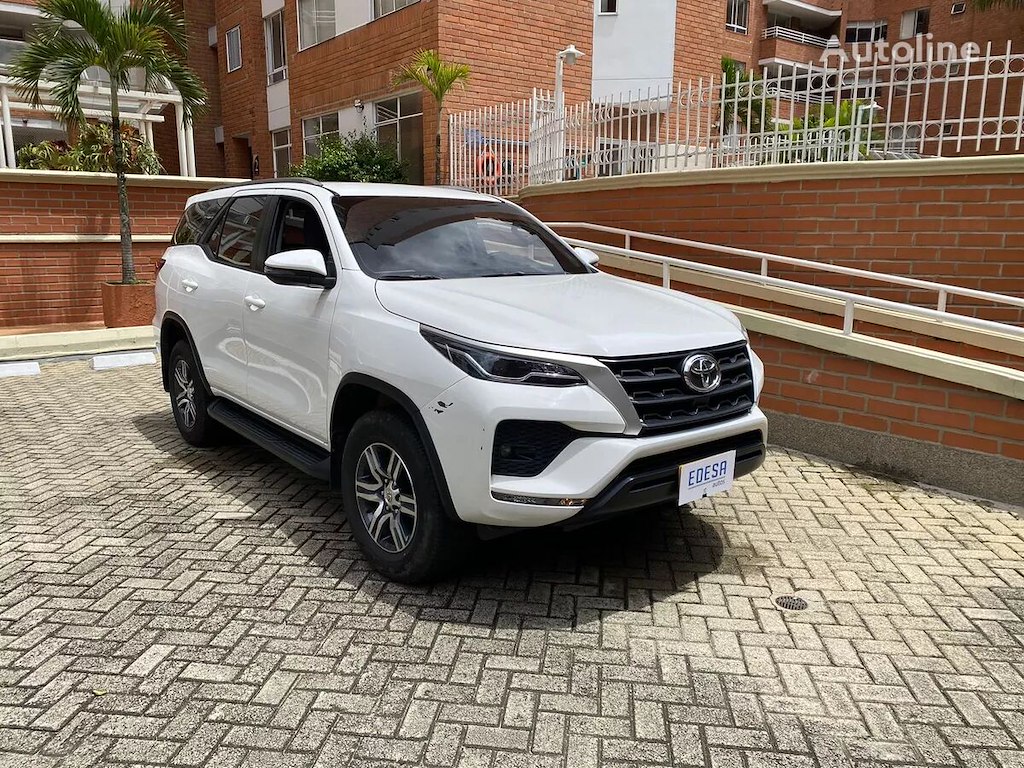 Toyota Fortuner krosover