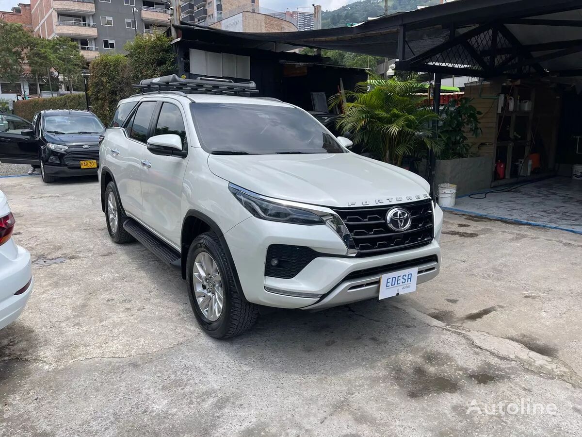 Toyota Fortuner krosover