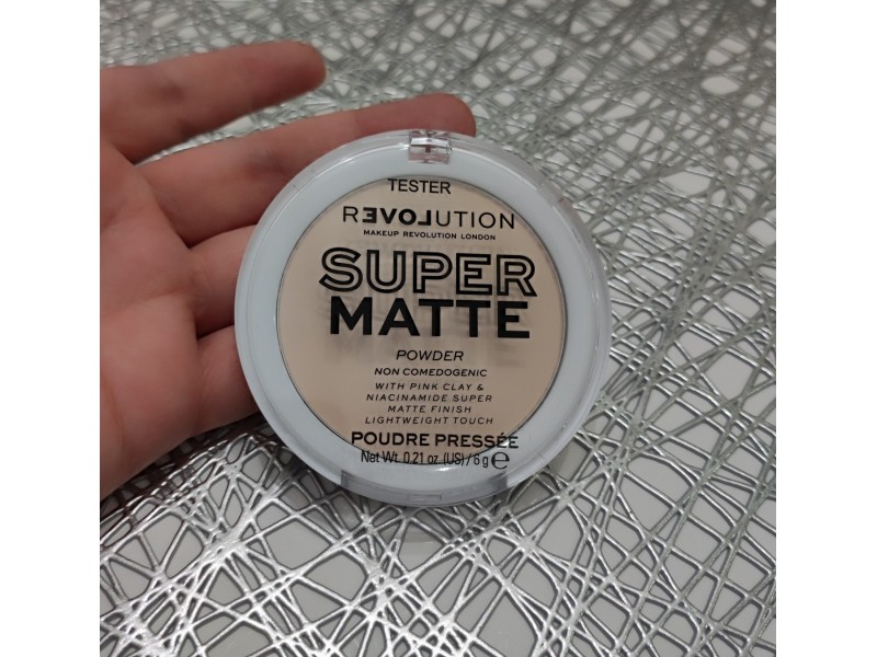 Revolution puder u kamenu,NOVO