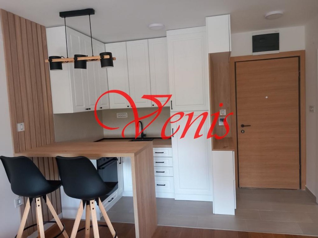 CENTAR ul. Kisačka 45 m2 – 650 Evra LUX – GARAŽNO MESTO ID#2363