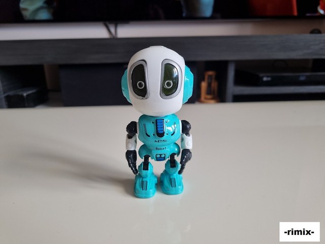 Metalni mali robot