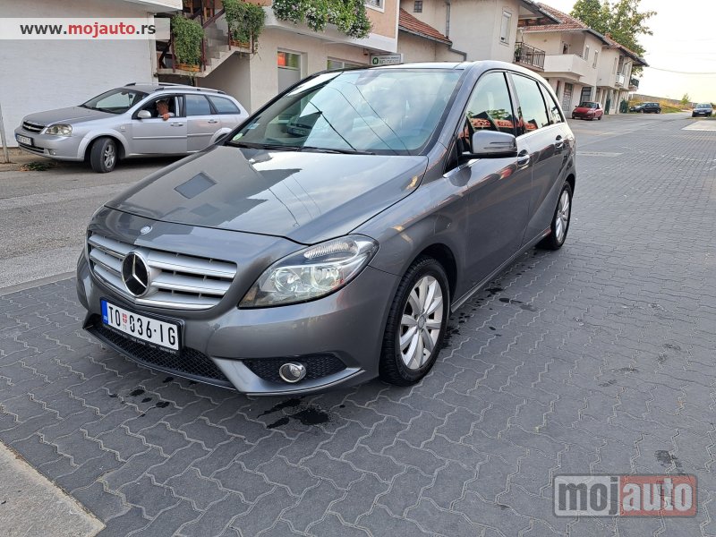 Mercedes B 180 NAV/PANO/CAM