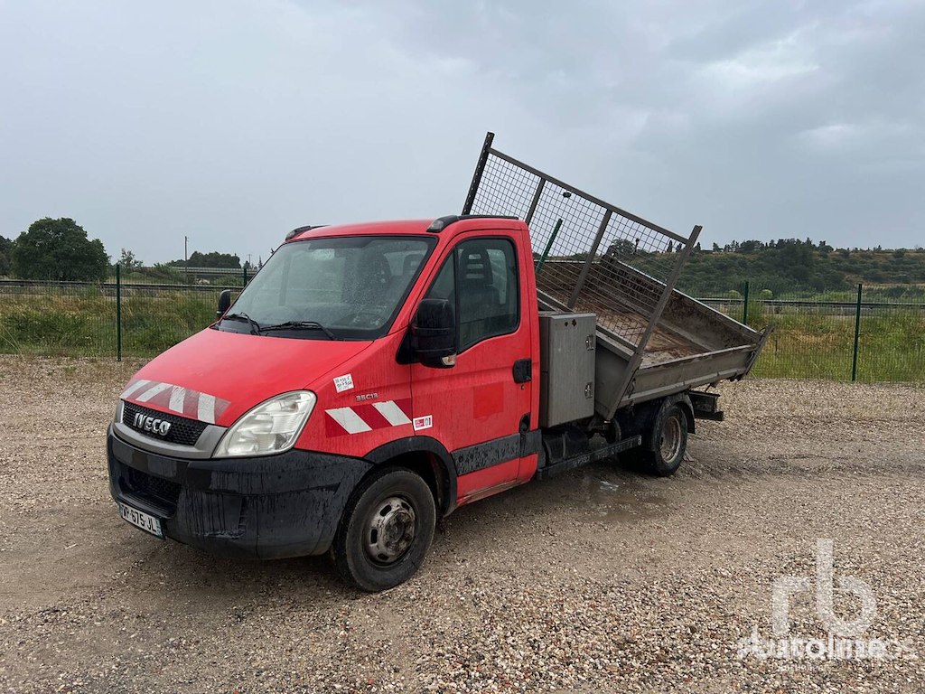 Prodaje se IVECO 35C13 Camion Tri-Benne kiper na aukciji