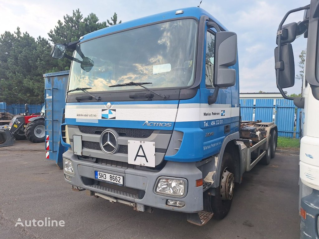 Prodaje se MB ACTROS 2641 6X4 rol kiper sa kukom na aukciji