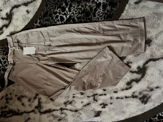 Bershka pantalone NOVO