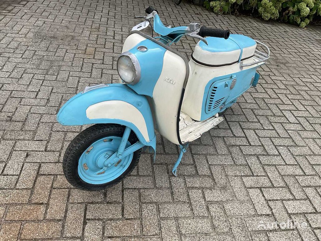 Prodaje se KTM Vespa moped na aukciji