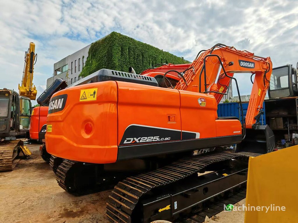 Doosan DX225LC bager točkaš