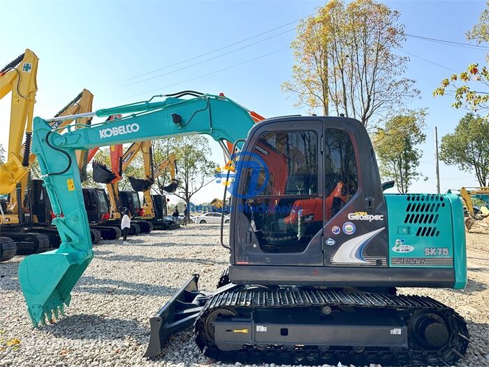 Kobelco SK75 bager guseničar