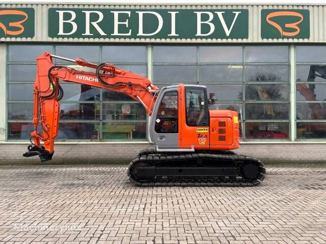 Hitachi ZX 135 US bager guseničar