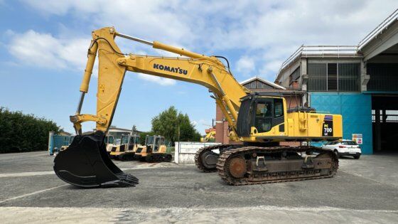 Komatsu PC700 bager guseničar