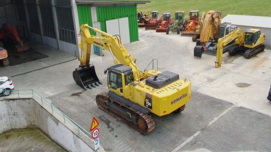 Komatsu PC700 bager guseničar