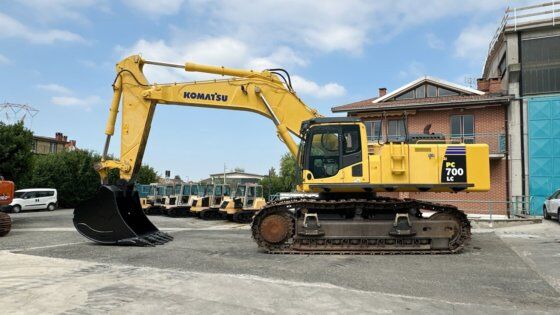 Komatsu PC700 bager guseničar