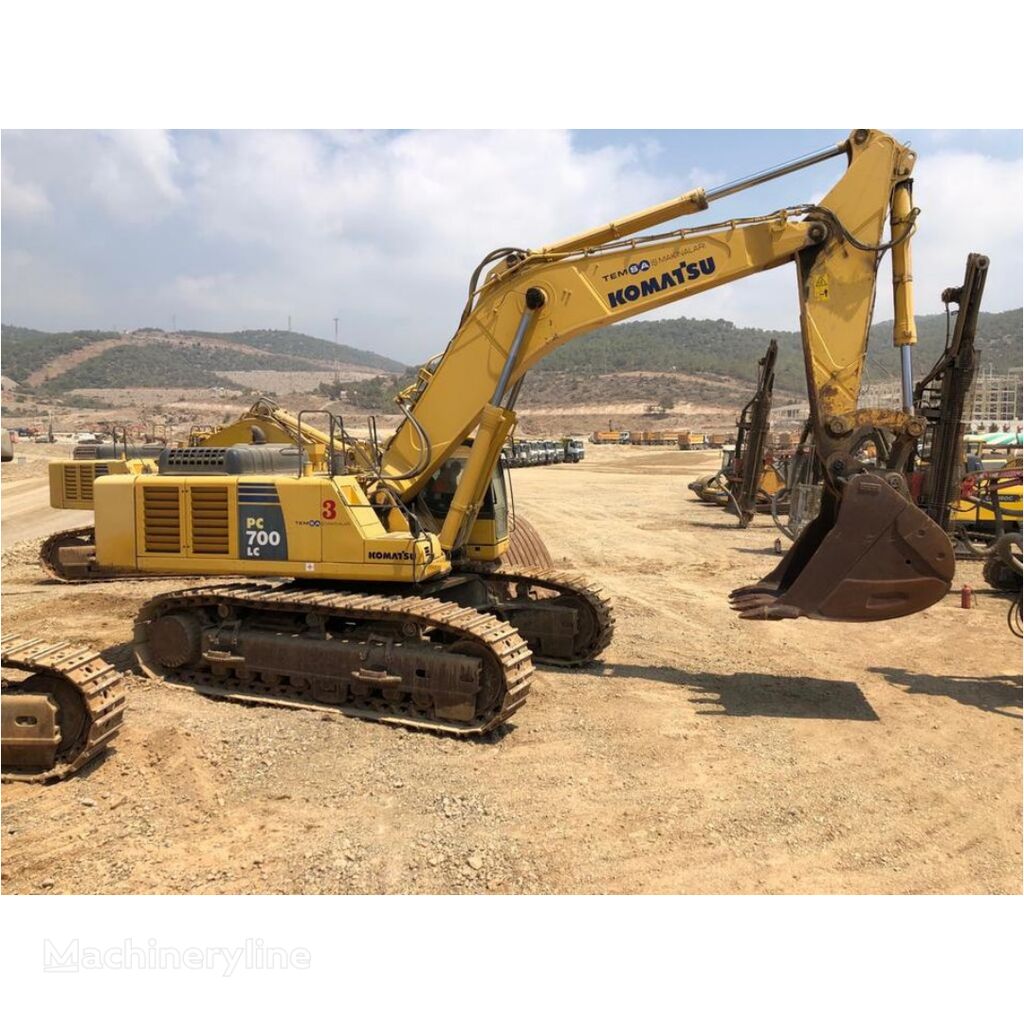 Komatsu PC700 bager guseničar