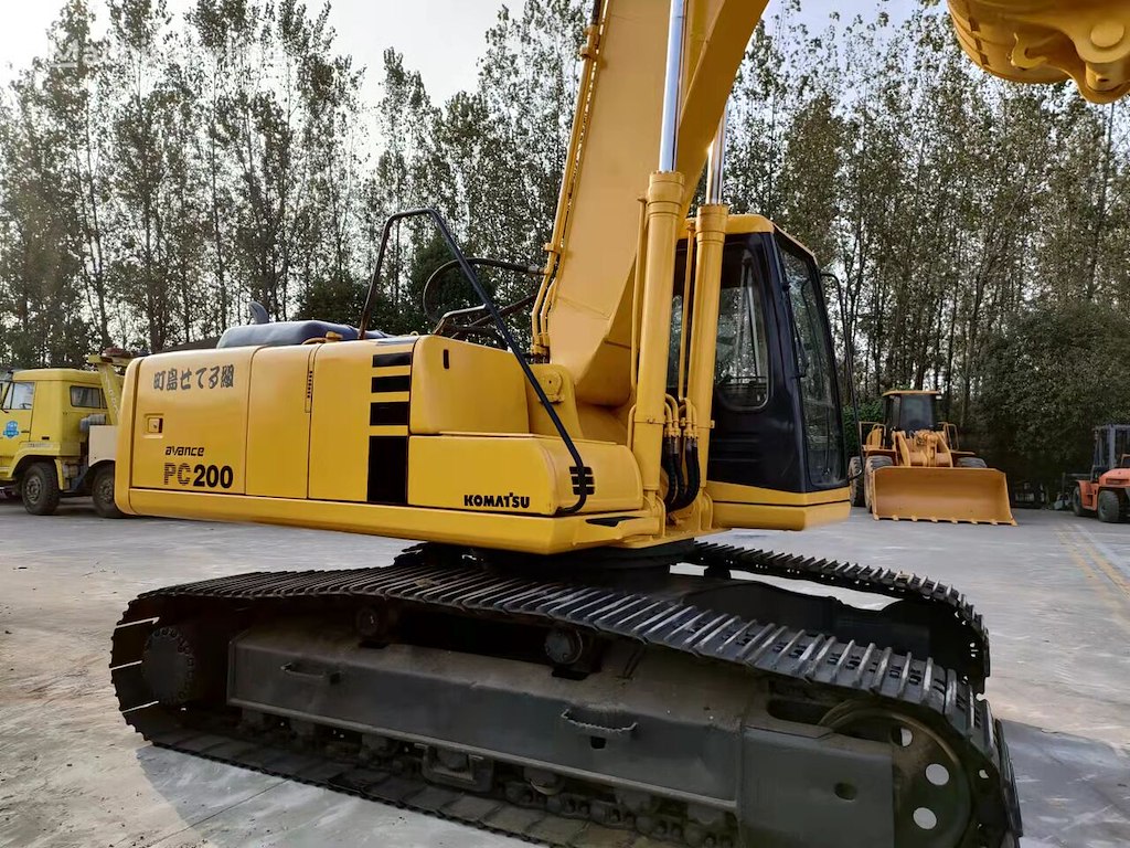 Komatsu PC200-6 bager guseničar