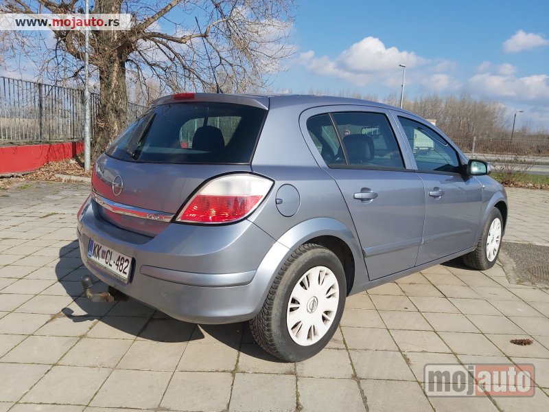 Opel Astra stranac