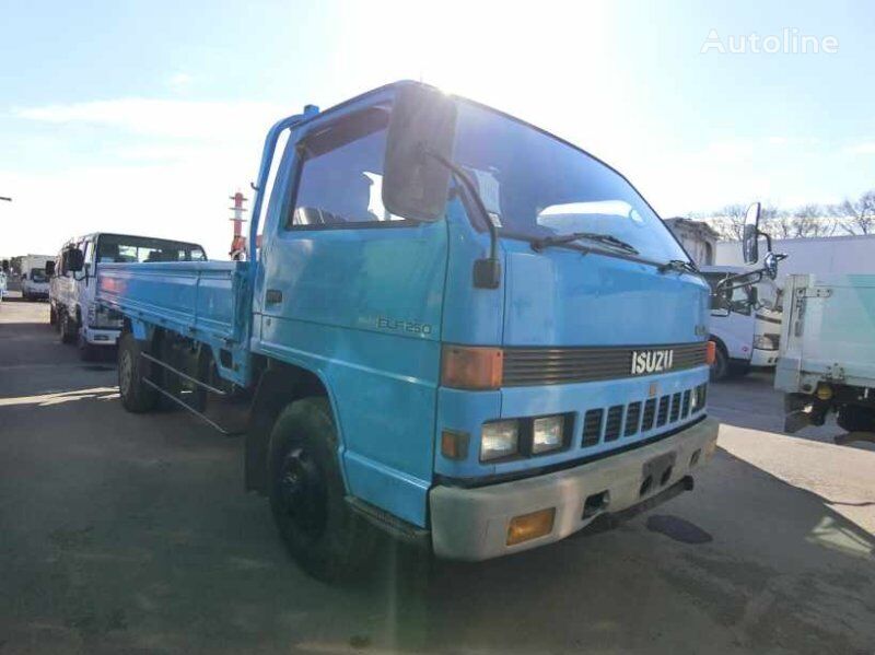 Isuzu ELF kamion s ravnom platformom < 3.5t