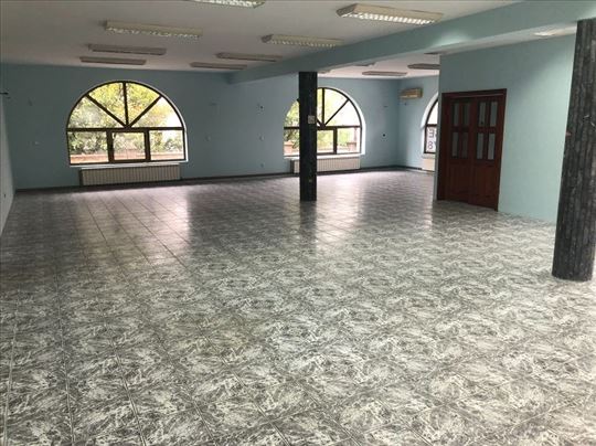 Batajnica centar lokal 500m2