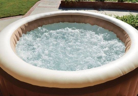 Iznajmljivanje đakuzija jacuzzi