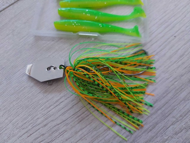 Chatterbait 12g + 5 silikona 7cm - NOVO #1