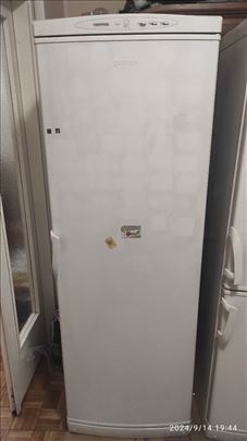 Vertikalni zamrzivač Gorenje 274l neto