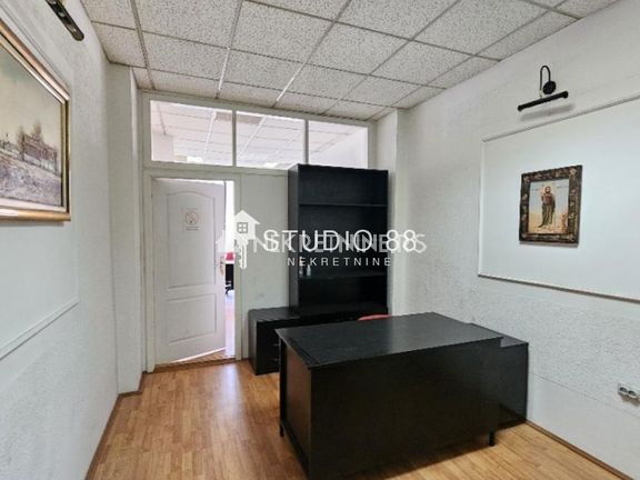 Zrenjanin, Žitni trg, Lokal, 30m2, 29500 EUR