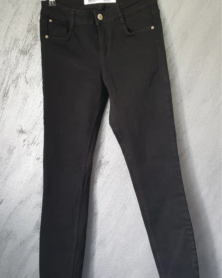 Zara crne pantalone-farmerice