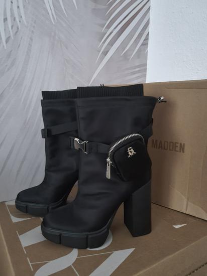 Nove sa etiketom Steve Madden cizmice 38 ug 24cm