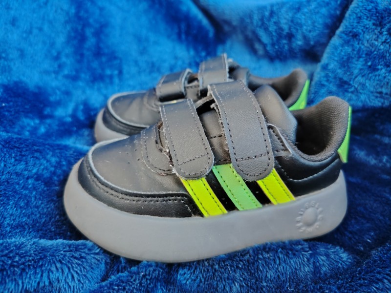 Adidas patike, br 22