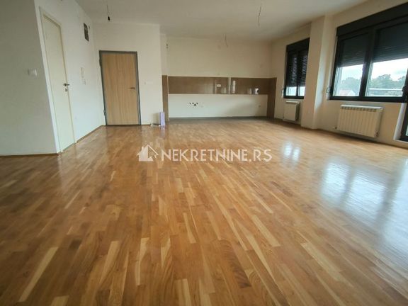 Centar,Nov,126m2,4.0,Ne useljavan,2 Garažna mesta