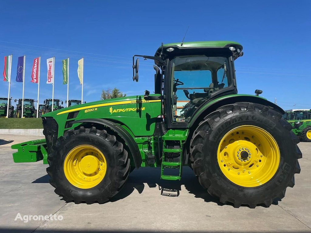 John Deere 8320R traktor točkaš