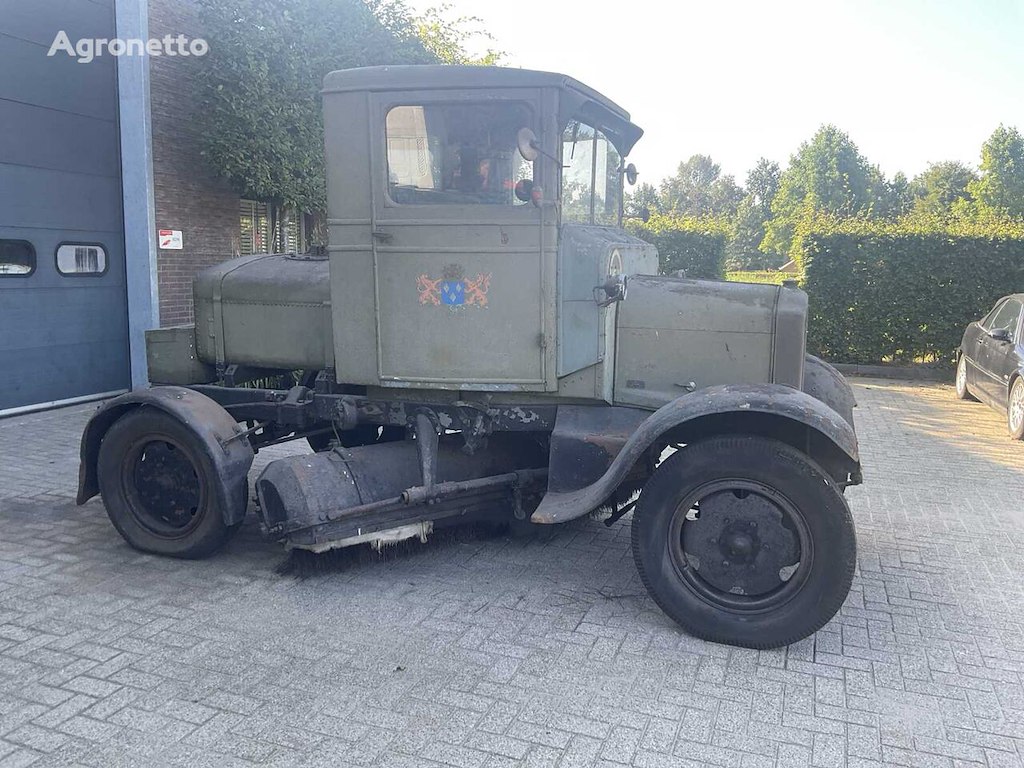 Prodaje se 1924 De Dion-Bouton Oldtimer Unimog “veegwagen” traktor točkaš na aukciji